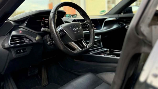 Elektrický propadák Audi kapituloval, majitele ničí drsnými propady ...